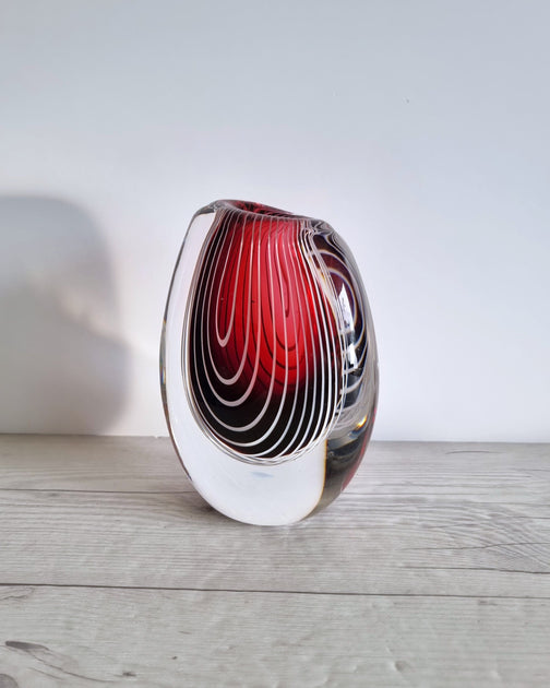 Vicke Lindstrand 'Zebra' series for Kosta, Modernist Red and White Str ...